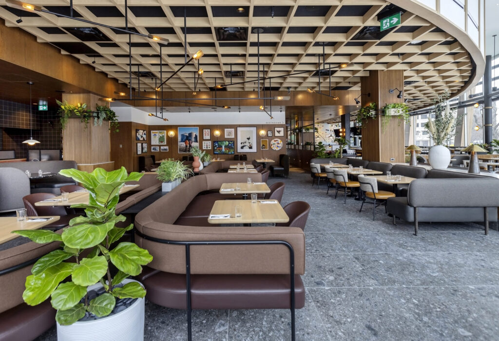 Earls Kitchen + Bar 300 Main – Kirsten Reite Architecture (KRA)